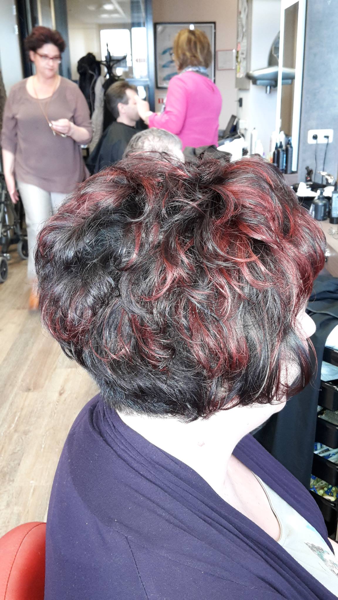 O.a. haar knippen & uitgroei bijwerken | Kapsalon Marli